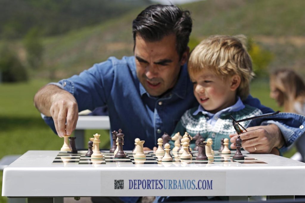 Mobiliario de Ajedrez para 4 personas - Mesas ping pong exterior